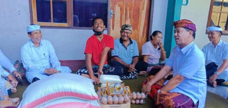 Bantuan Sembako kepada Warga Disabilitas | Bali Tribune